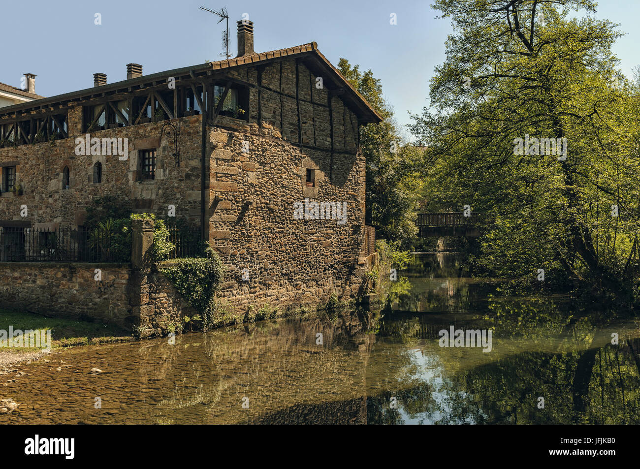The town of Durango is crossed from north to south by the river Mañaria ...