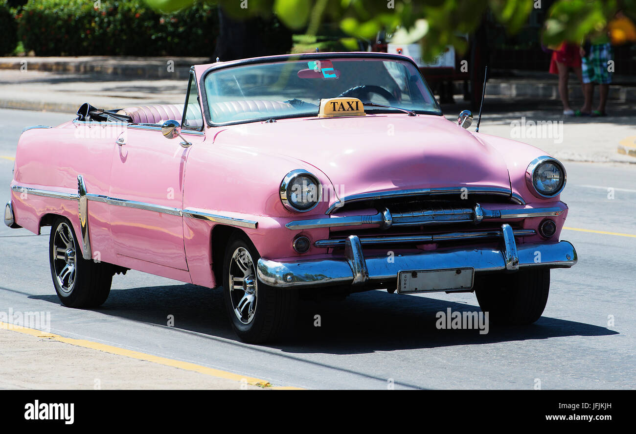 Pink American Cabriolet Classic car on street in Havanna Cuba Stock ...