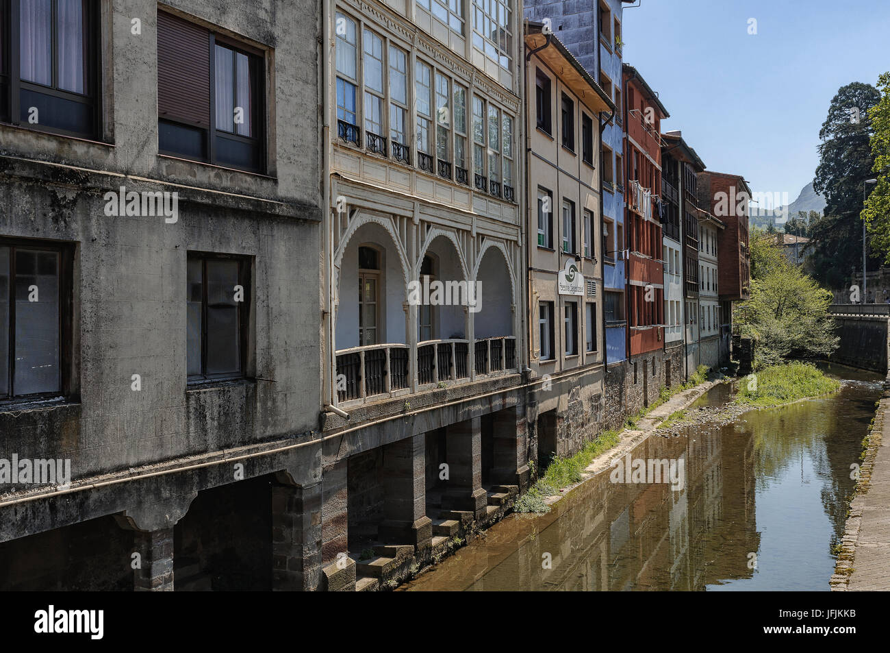 The town of Durango is crossed from north to south by the river Mañaria ...