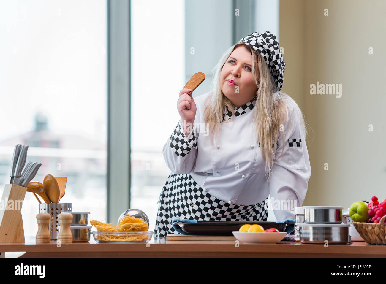 The woman cook working in the bright kitchen Stock Photo - Alamy