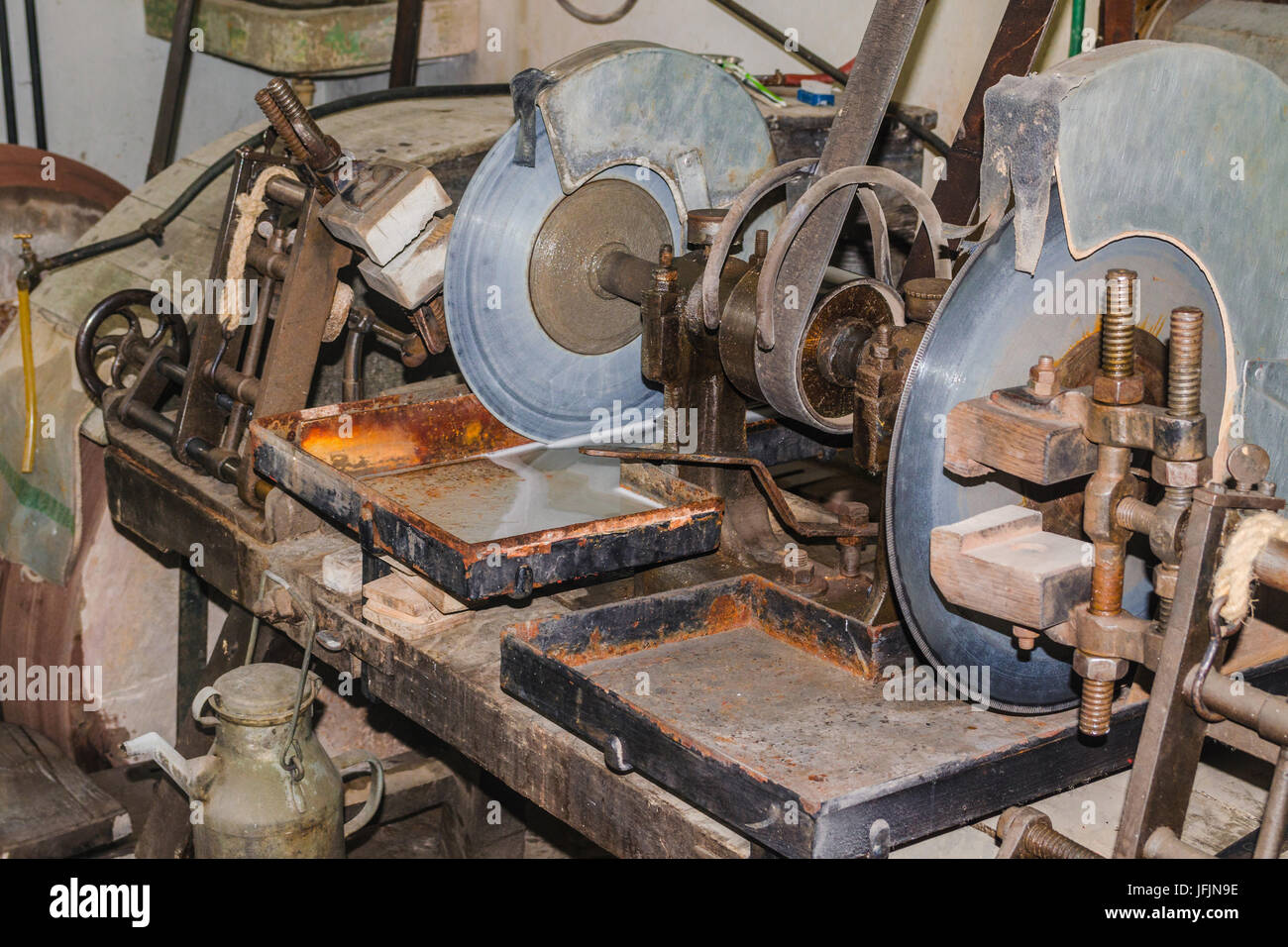 Old metal cutting machine hi-res stock photography and images - Alamy