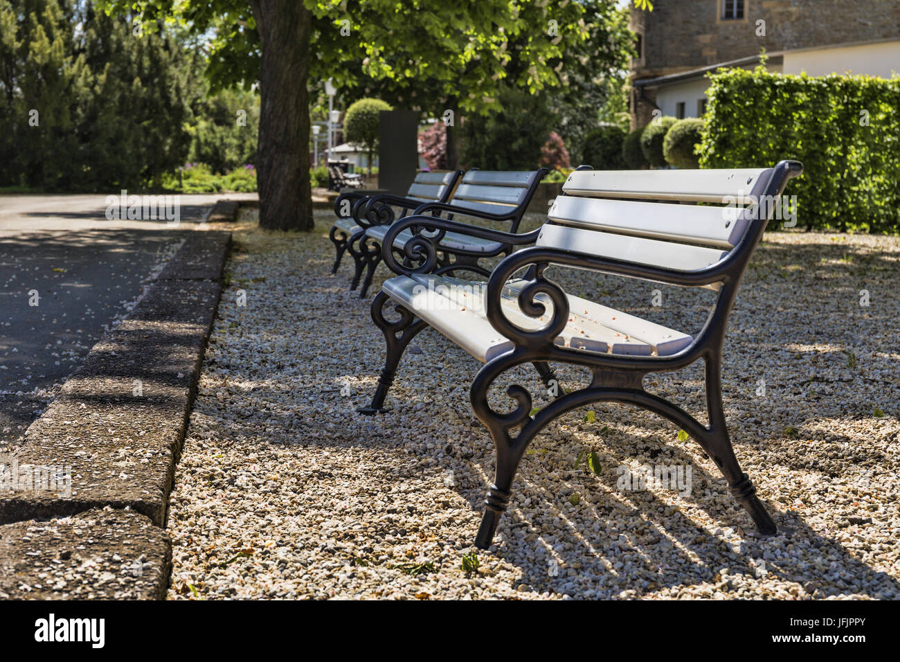 Empty wood benches hi-res stock photography and images - Alamy