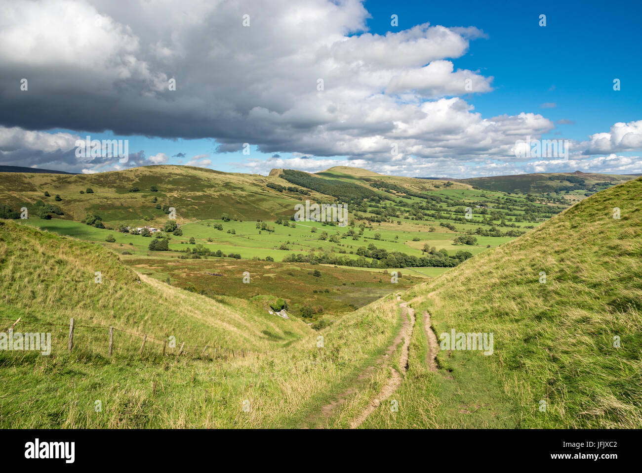 Castleton valley hi-res stock photography and images - Alamy