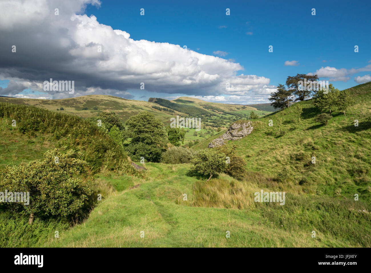 Peak District scenery near Castleton, Derbyshire, England. View of the ...