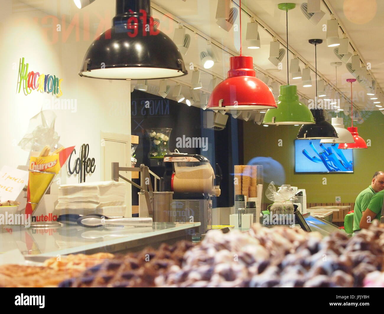 Colourful interior hi-res stock photography and images - Alamy