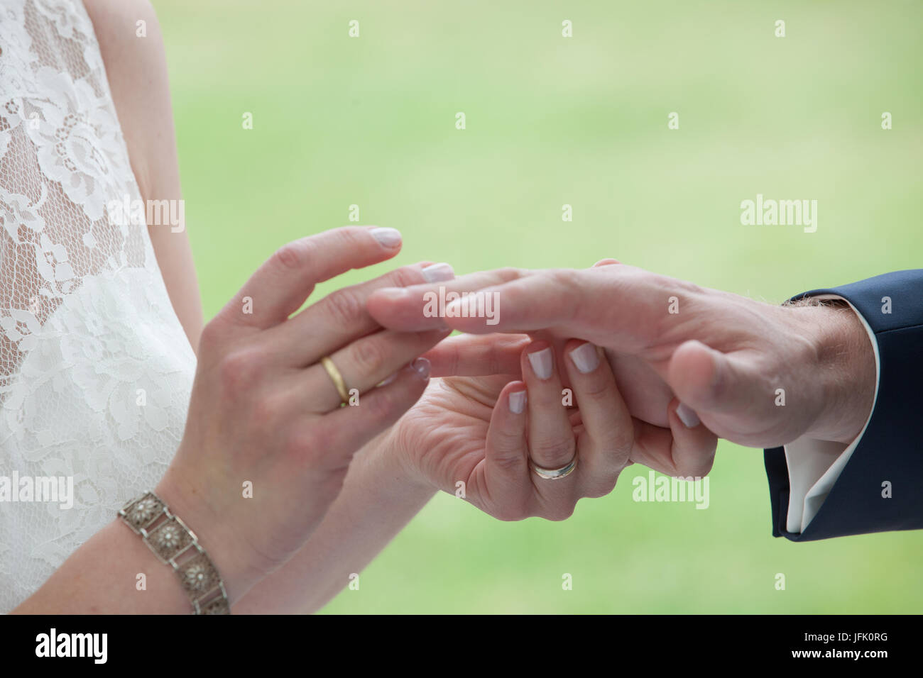 Hochzeitsringe hi-res stock photography and images - Alamy