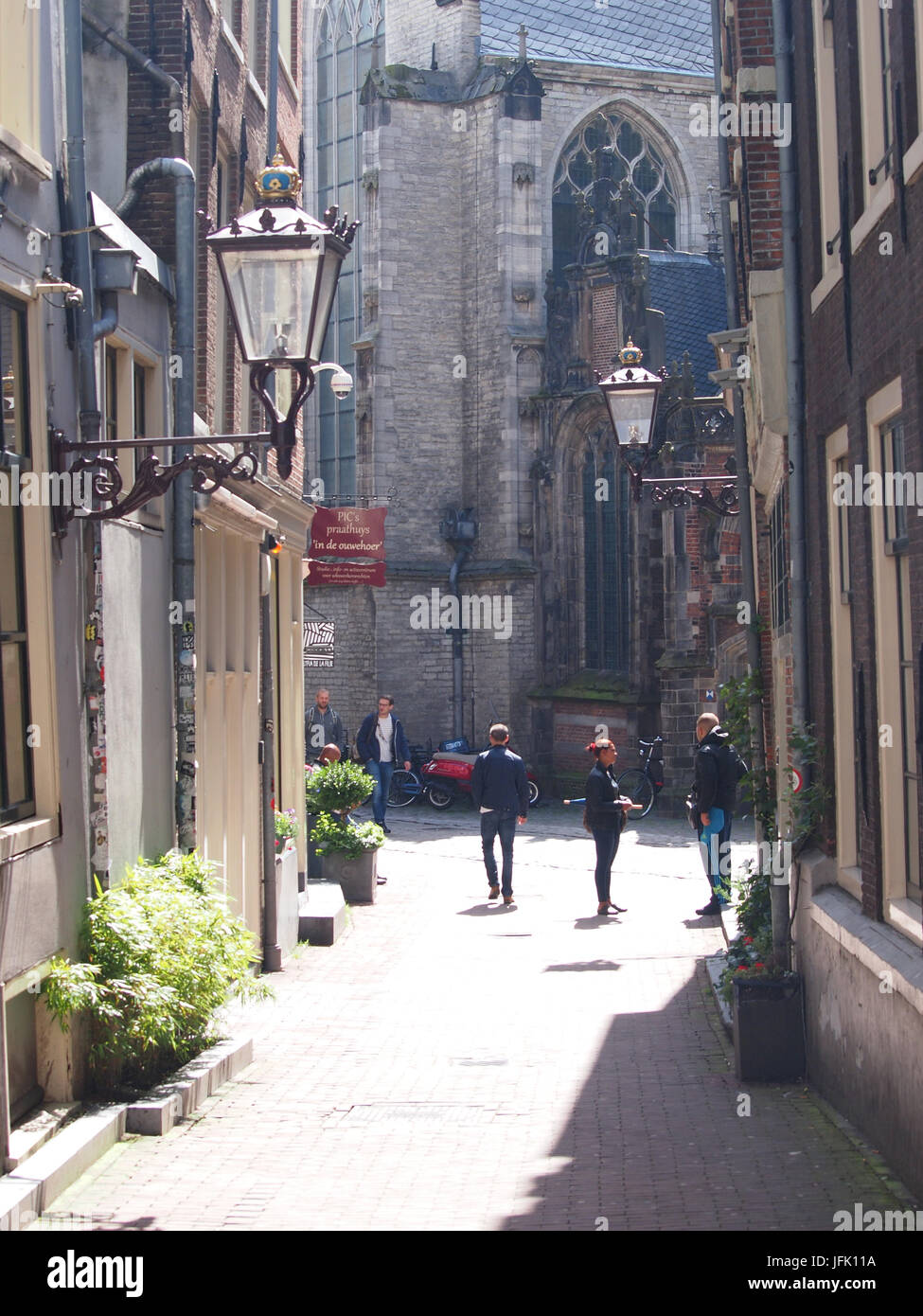 Alleyway amsterdam hi-res stock photography and images - Alamy