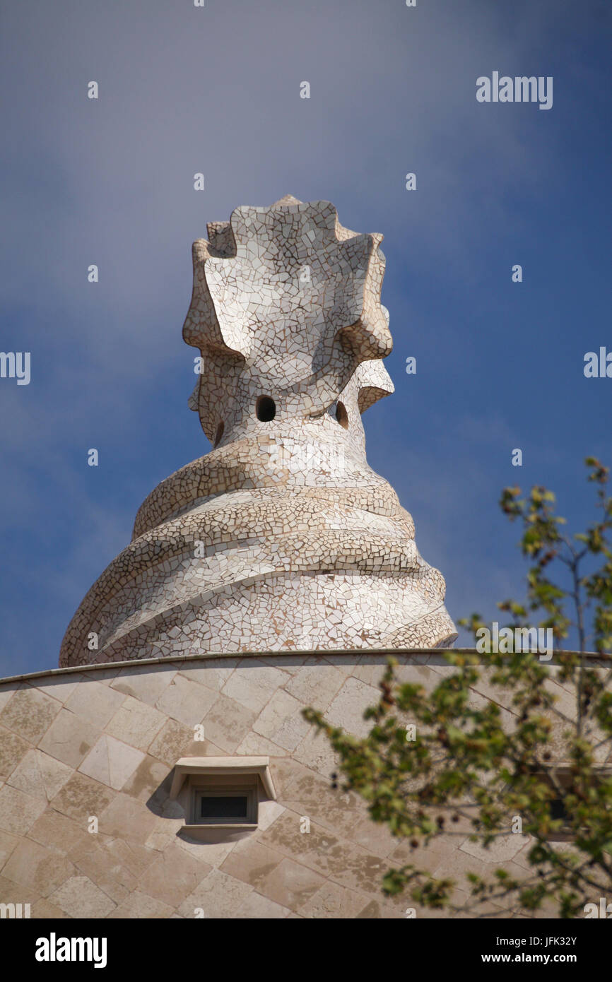 Détail de la façade de la Casa Mila construite par Gaudi, Barcelone ...