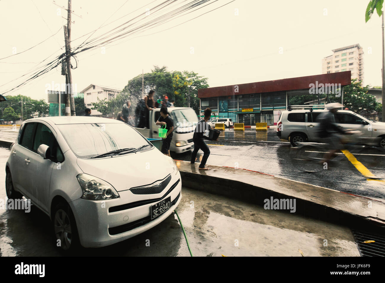 Myanmar new year hi-res stock photography and images - Alamy