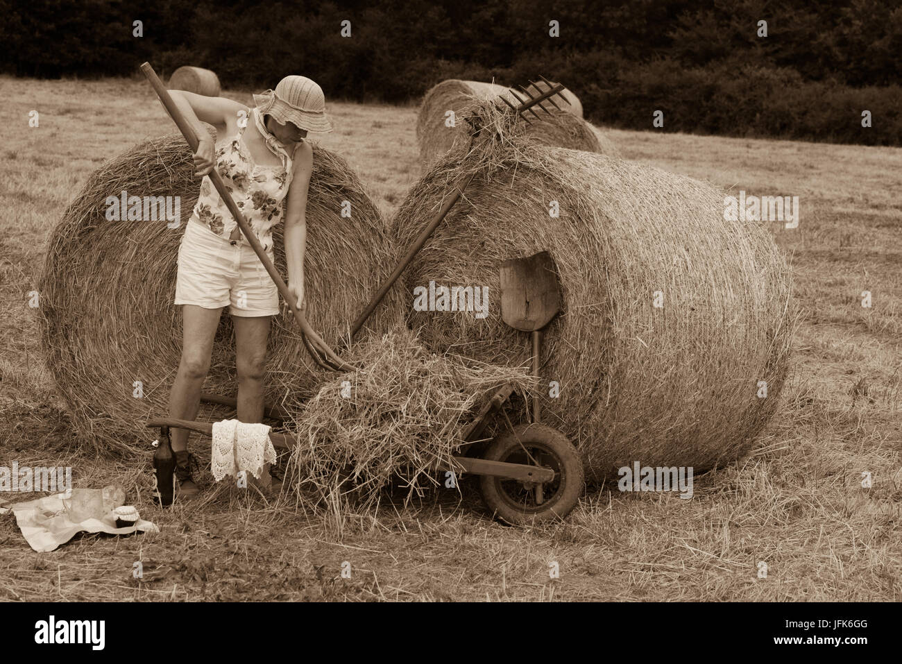 Shovel rake harvest tools hi-res stock photography and images - Alamy