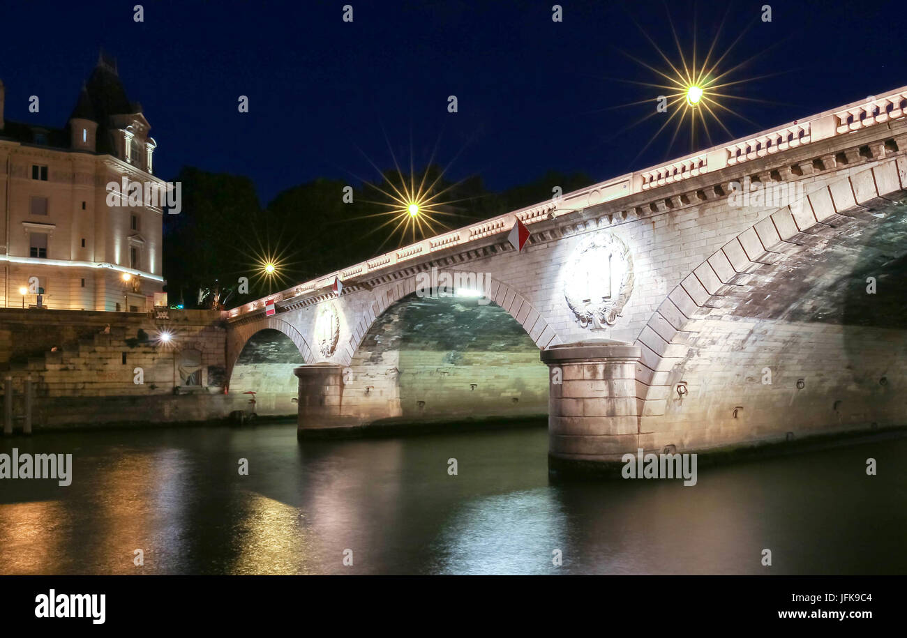 The pont( bridge) Saint- Michel at night, Paris, France Stock Photo - Alamy