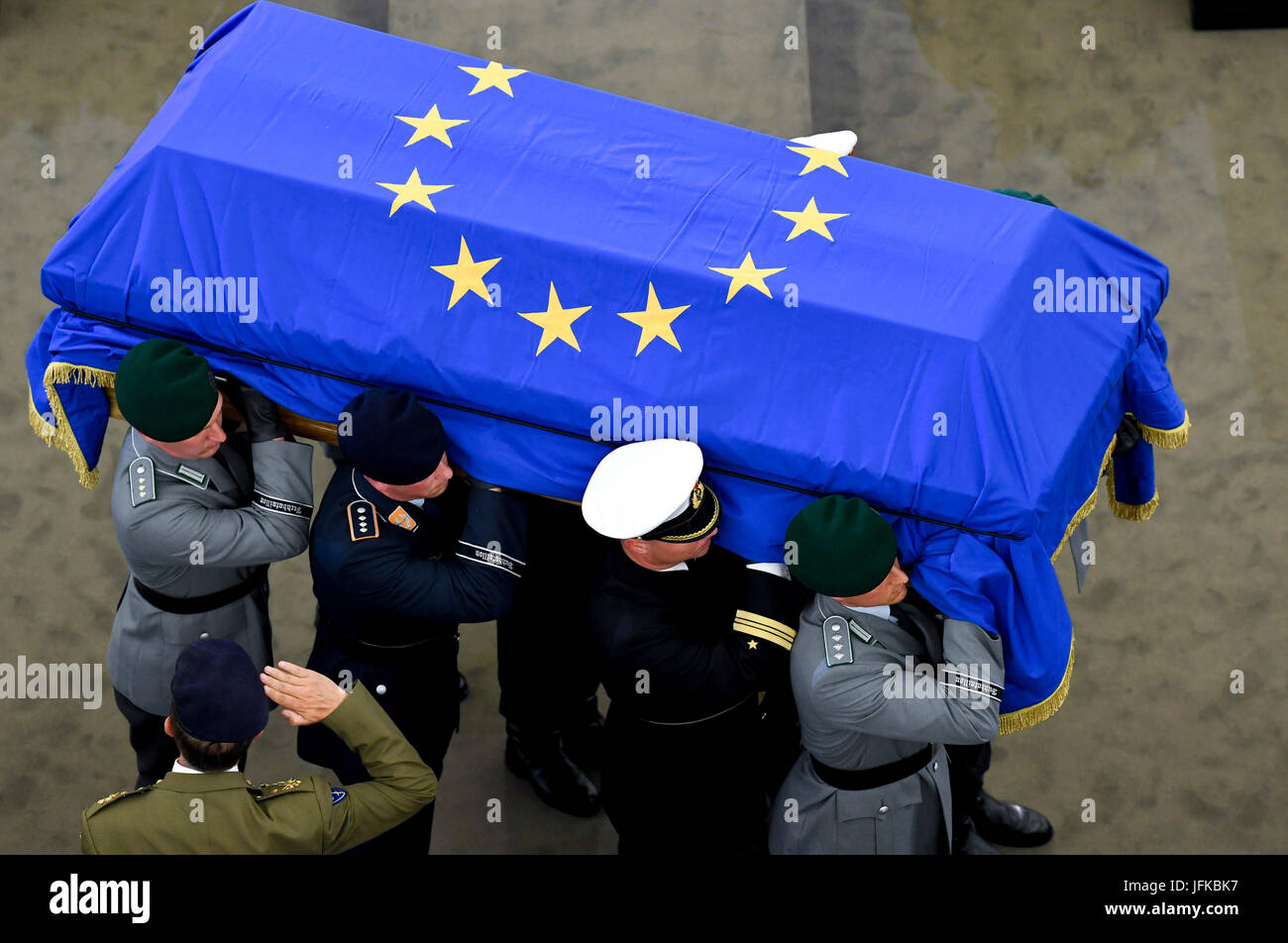 Strasbourg, France. 1st July, 2017. Soldiers of the guard battalion ...