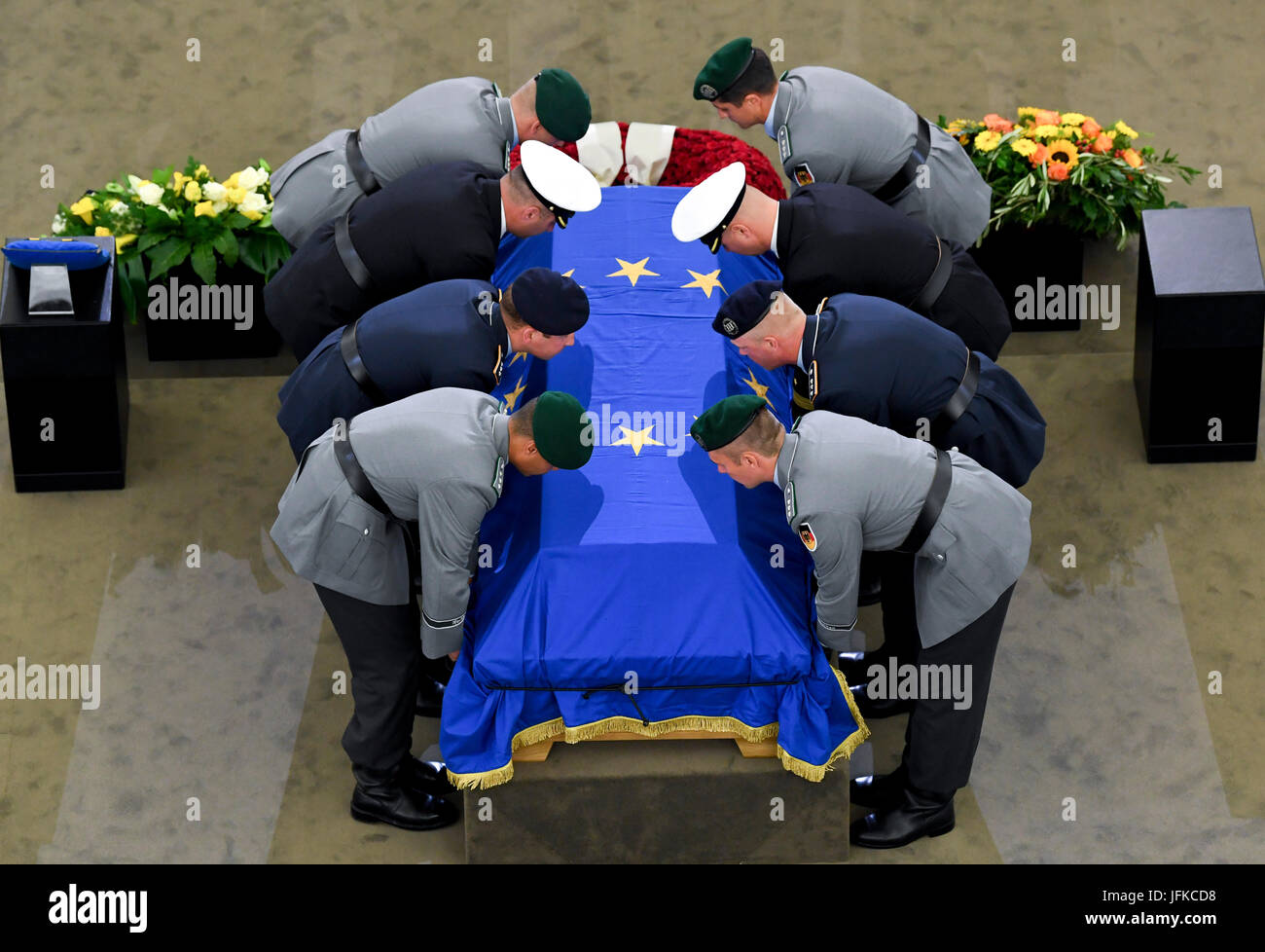 Strasbourg, France. 1st July, 2017. Soldiers of the guard battalion ...