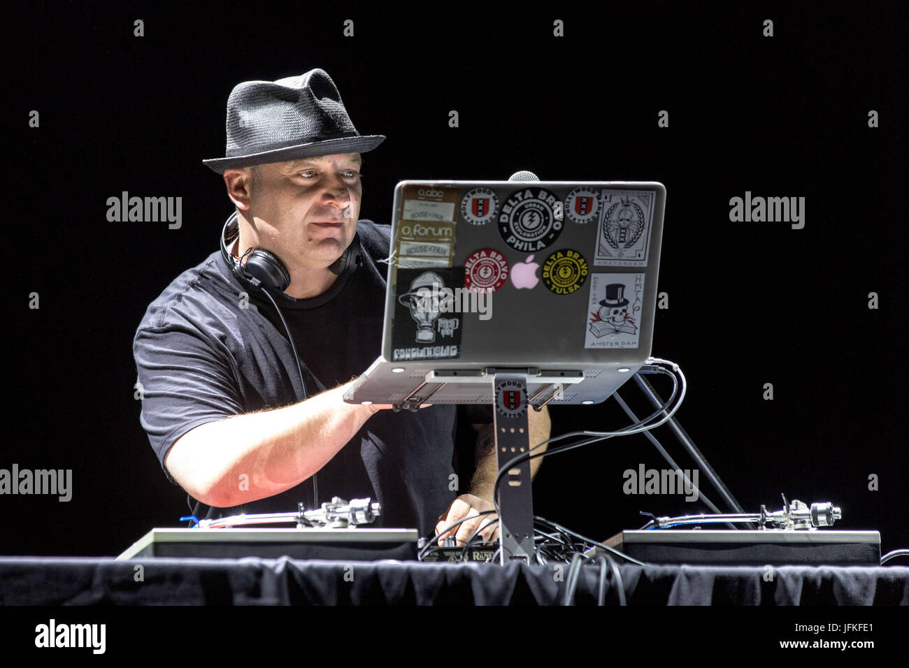 House of pain band hi-res stock photography and images - Alamy