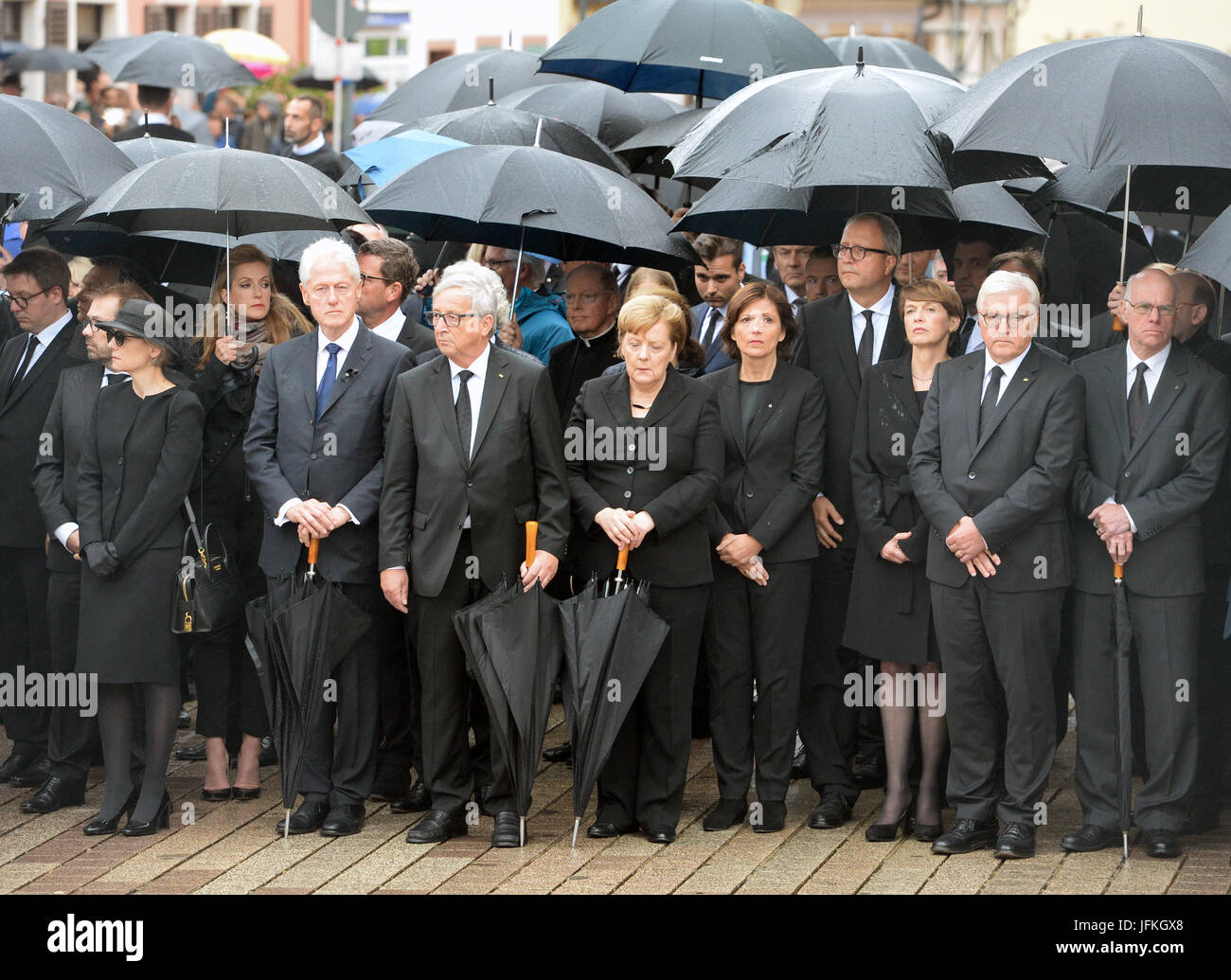 The widow Maike Kohl-Richter (L-R), former US President Bill Clinton ...