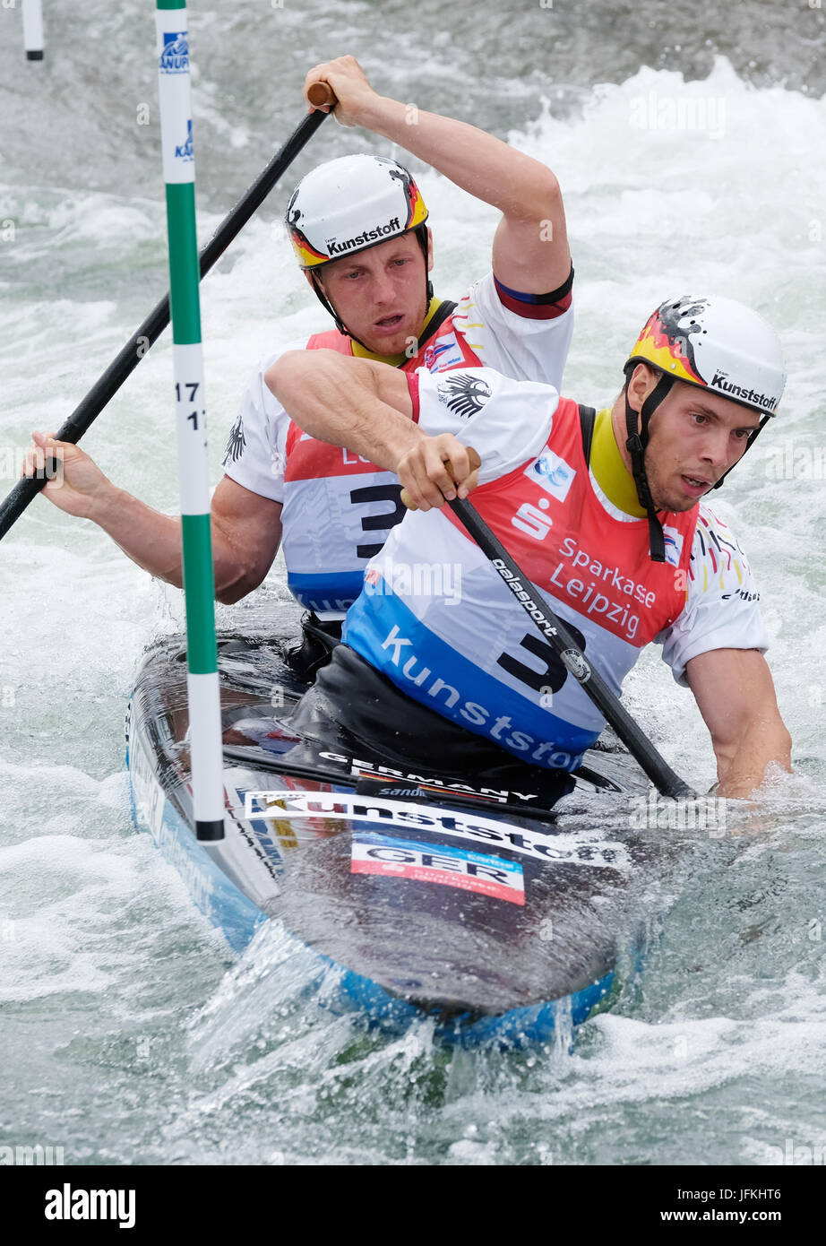 Markkleeberg, Germany. 1st July, 2017. Thomas Becker (L) and Robert ...