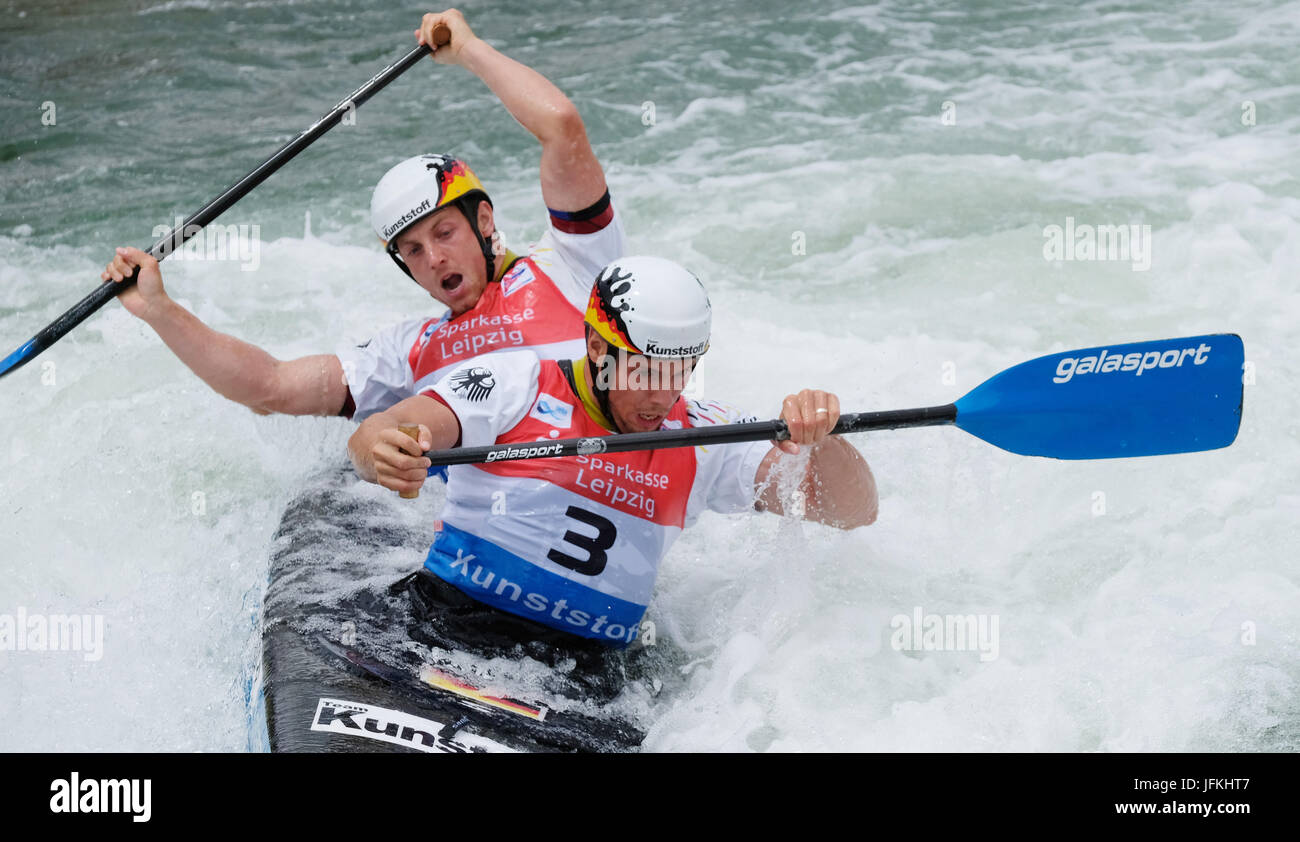 Markkleeberg, Germany. 1st July, 2017. Thomas Becker (L) and Robert ...