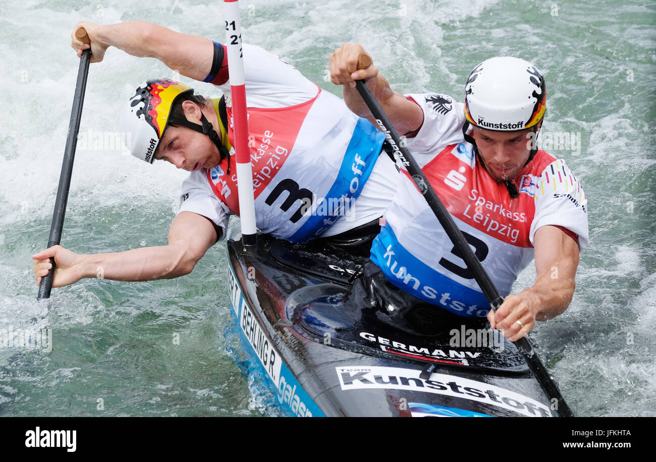 Markkleeberg, Germany. 1st July, 2017. Thomas Becker (L) and Robert ...