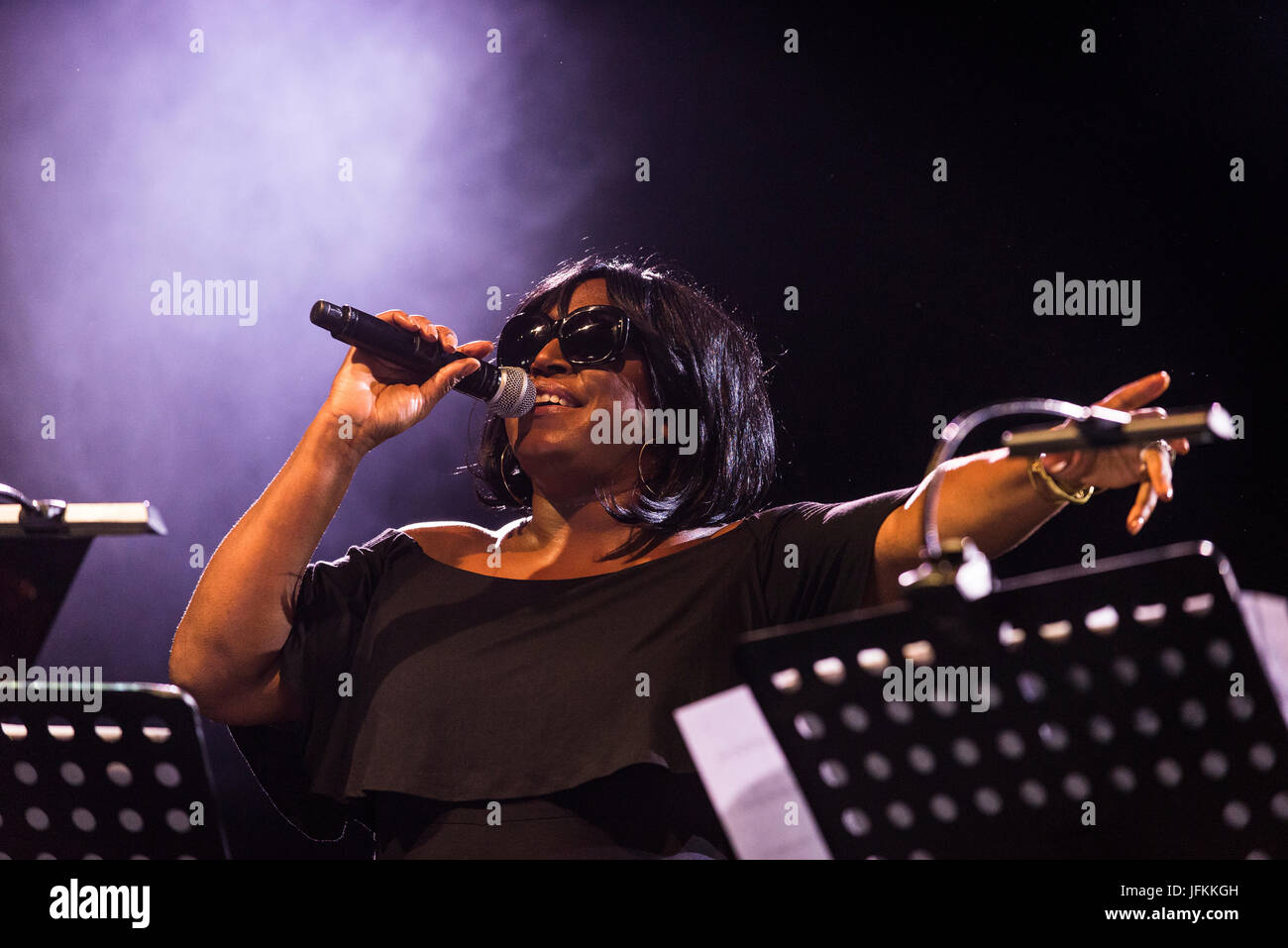 Singer mica paris hi-res stock photography and images - Alamy