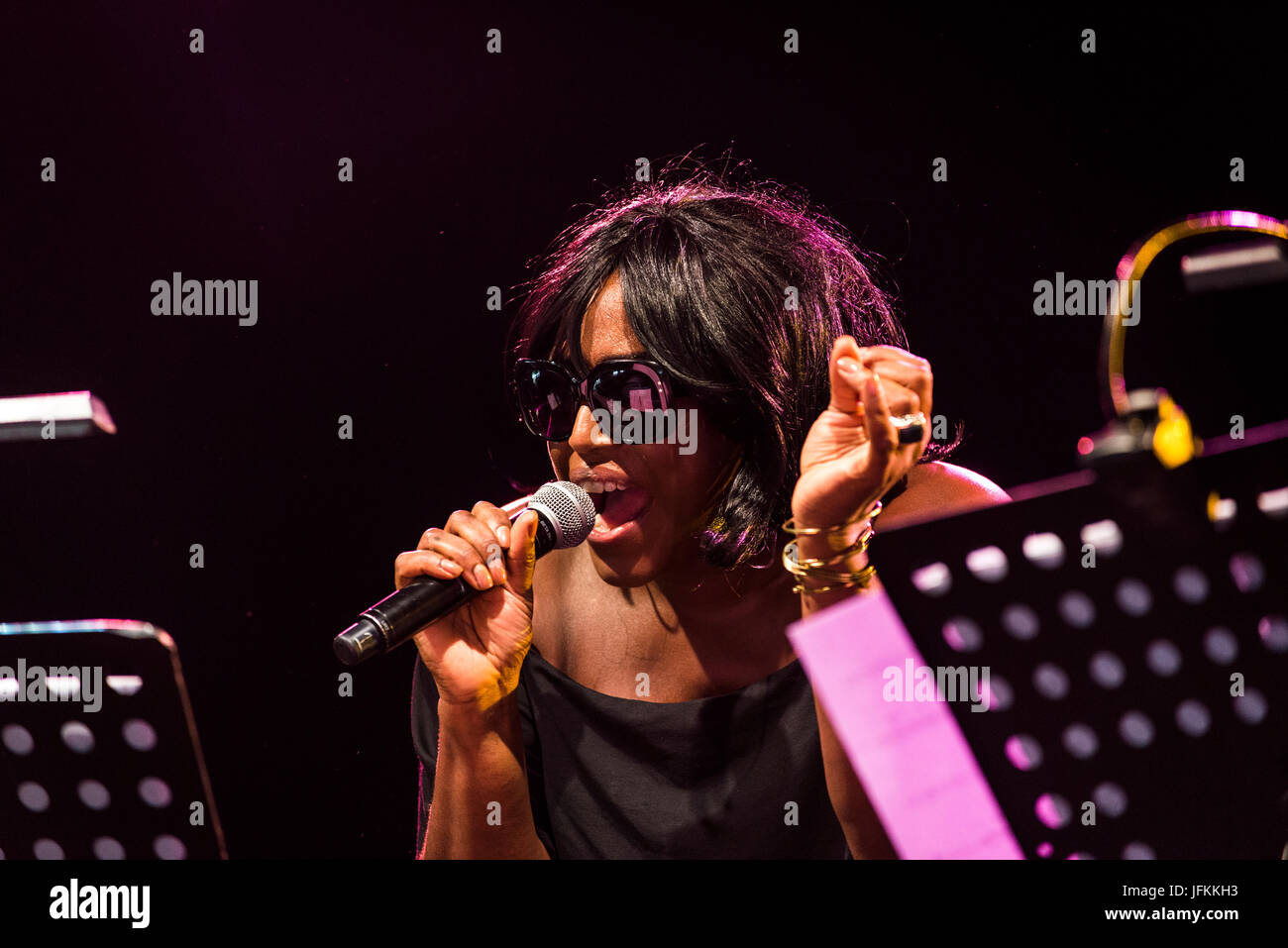 Singer mica paris hi-res stock photography and images - Alamy