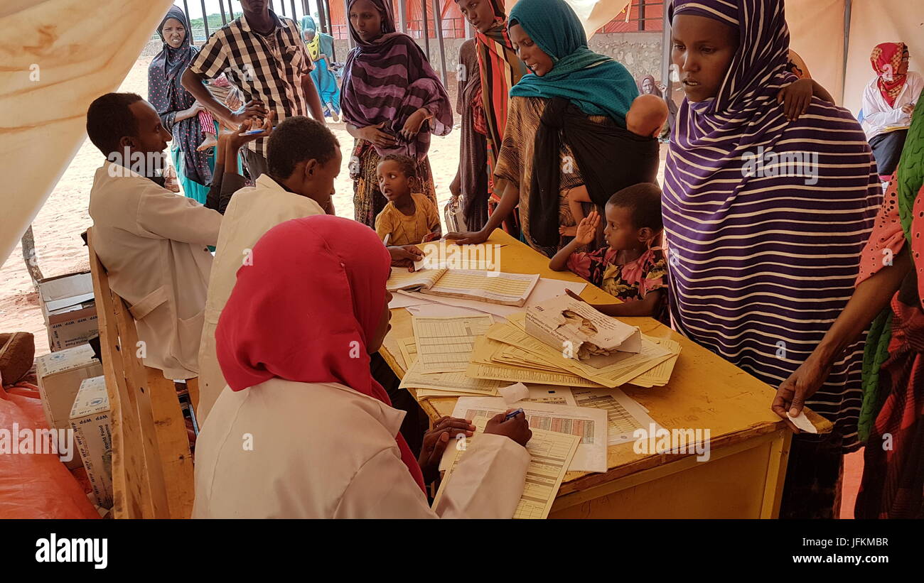 Undernourished people hi-res stock photography and images - Alamy