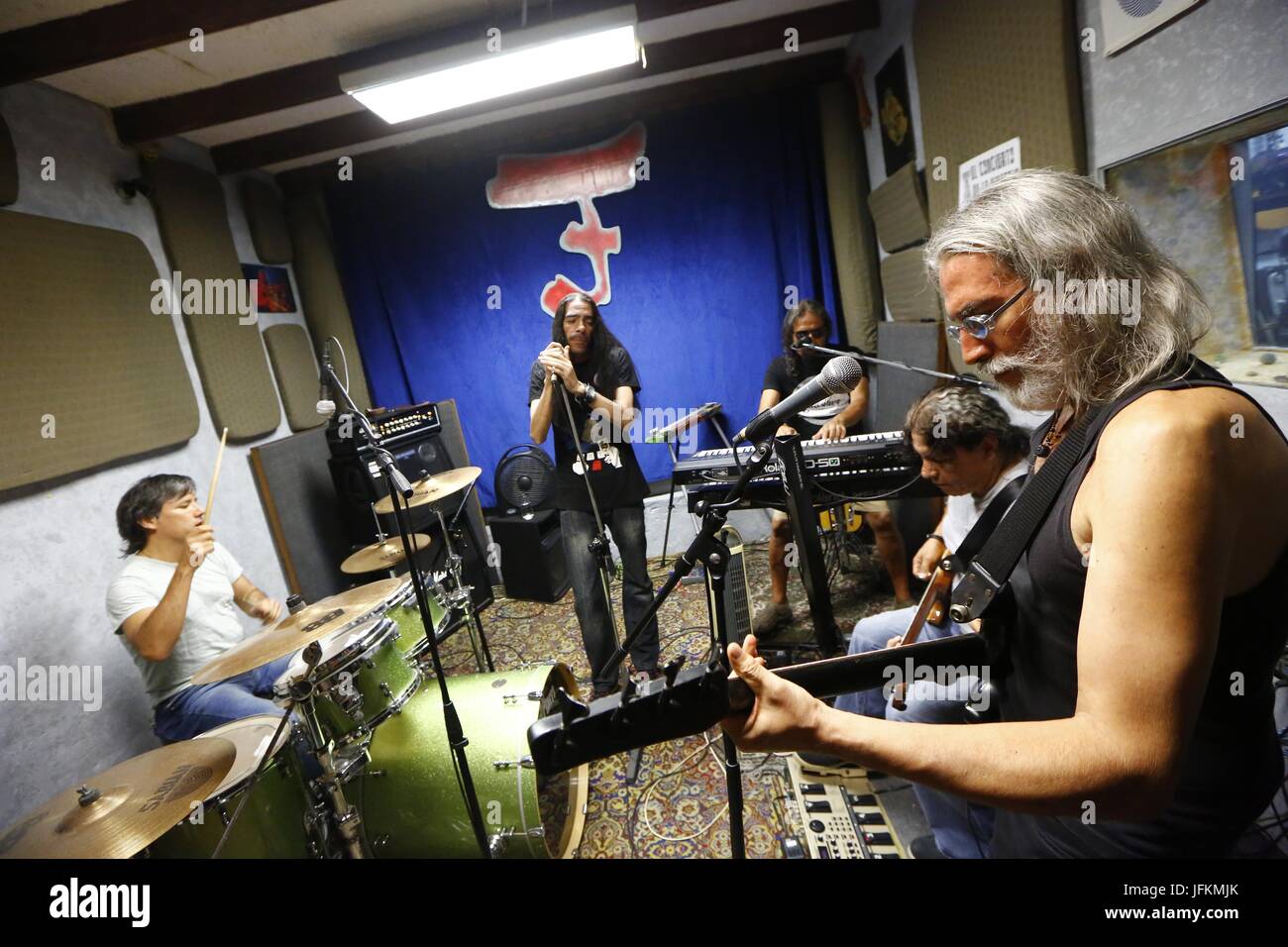 Fragil rock hi-res stock photography and images - Alamy