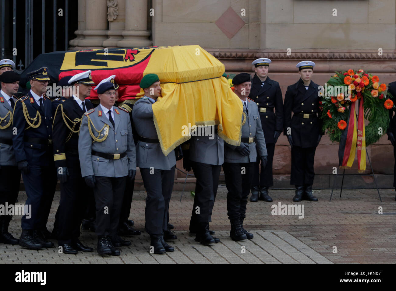 German chancellor helmut kohl funeral hi-res stock photography and ...