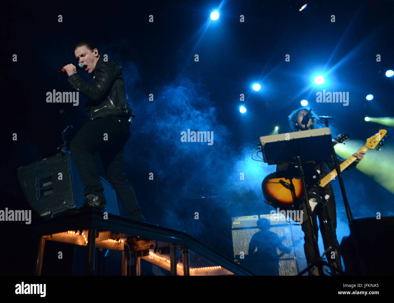 Shinedown hi-res stock photography and images - Alamy