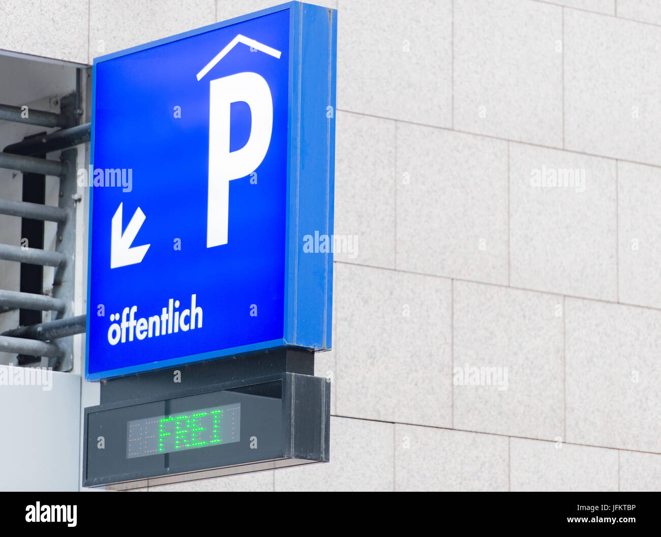 Parking sign for a large car park in Hamburg Stock Photo - Alamy