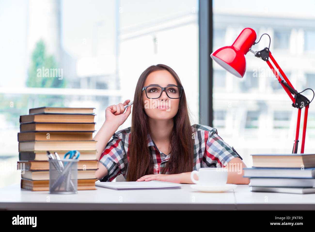 College student thinking hard hi-res stock photography and images - Alamy