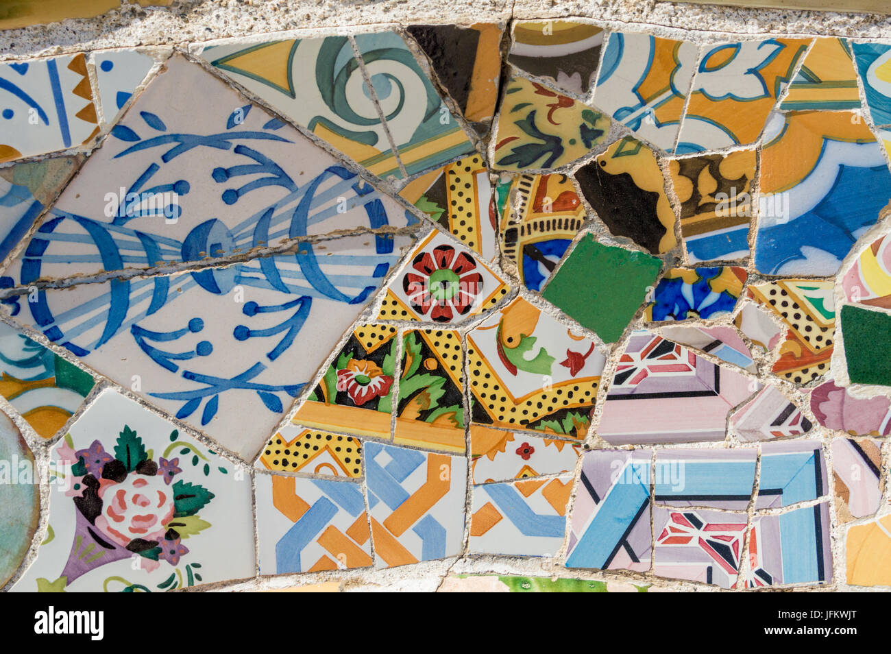 Antoni Gaudi broken tiles - Trencadis - in Parc Guell Stock Photo - Alamy