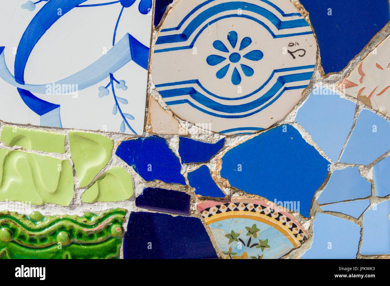 Antoni Gaudi broken tiles - Trencadis - in Parc Guell Stock Photo - Alamy