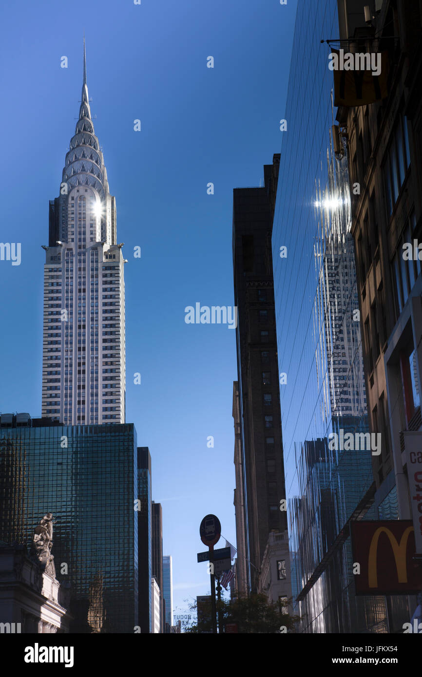 Reflection mirror building nyc hi-res stock photography and images - Alamy