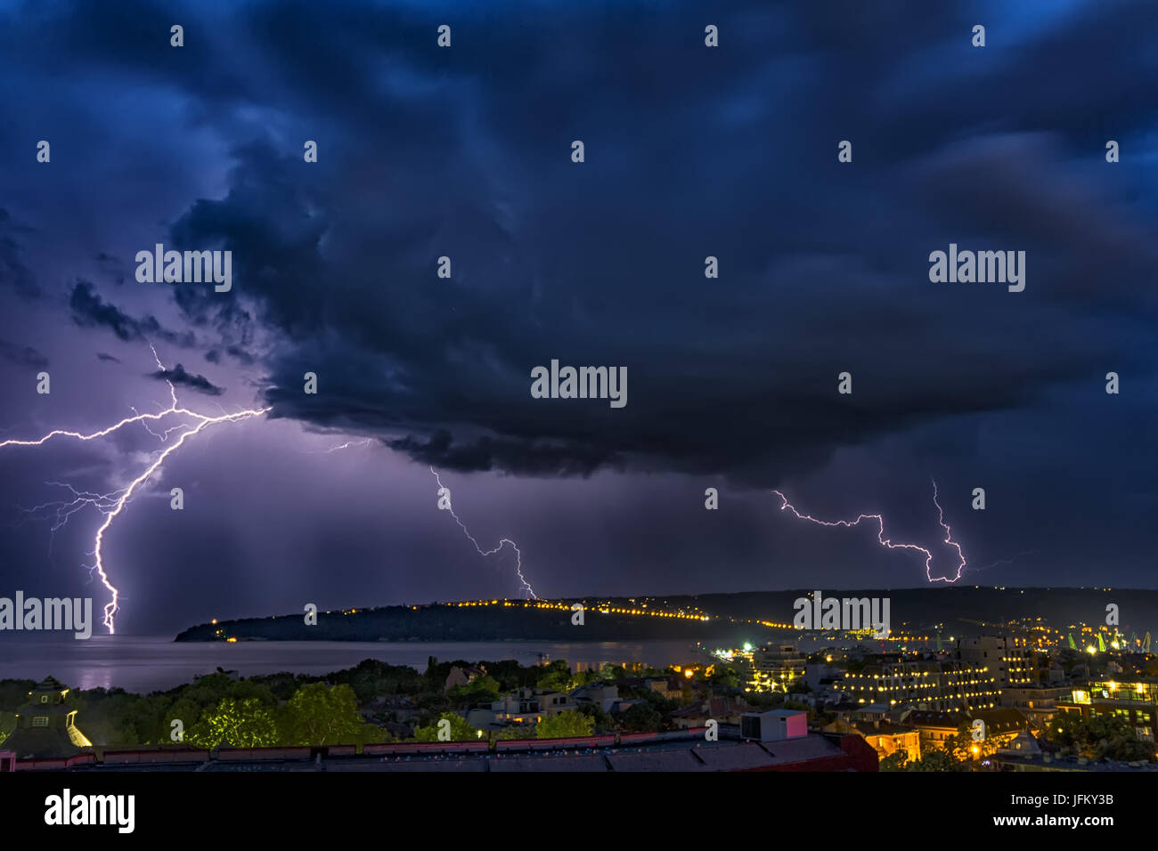 Big lightning bolt hi-res stock photography and images - Alamy