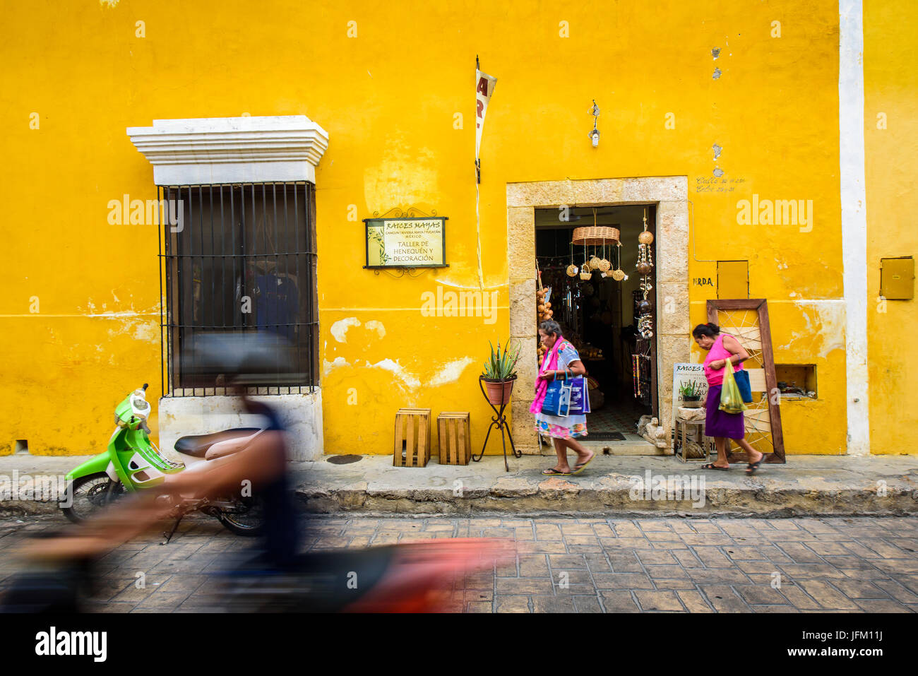 Mayan women walking in Izamal, Yucatan, Mexico Stock Photo - Alamy