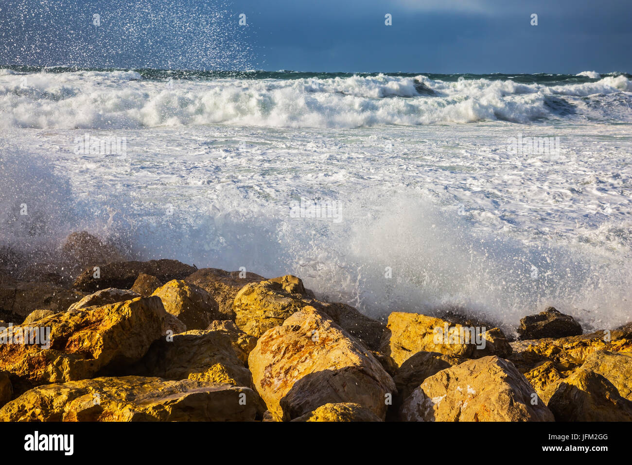 Surf against rocks hi-res stock photography and images - Alamy