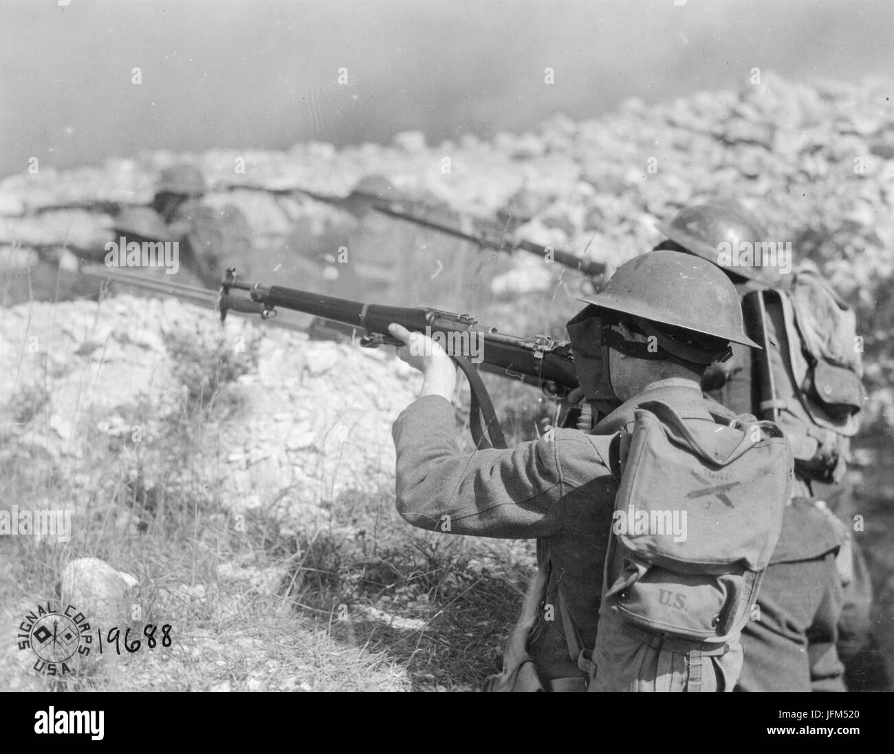 Army gas hi-res stock photography and images - Alamy