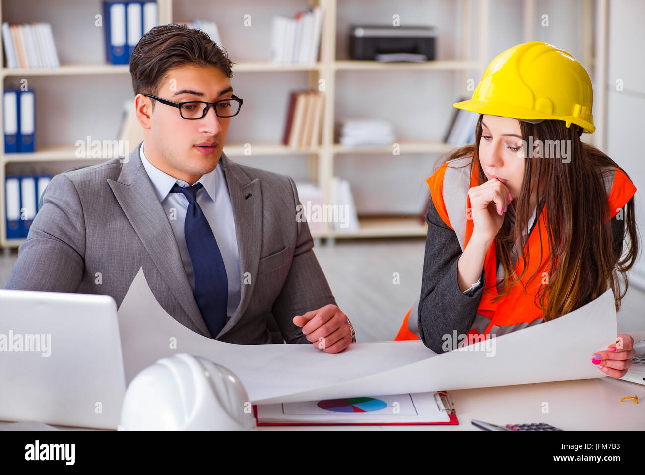 Construction foreman supervisor reviewing drawings Stock Photo - Alamy
