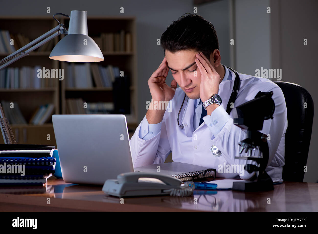 Doctor working late hi-res stock photography and images - Alamy