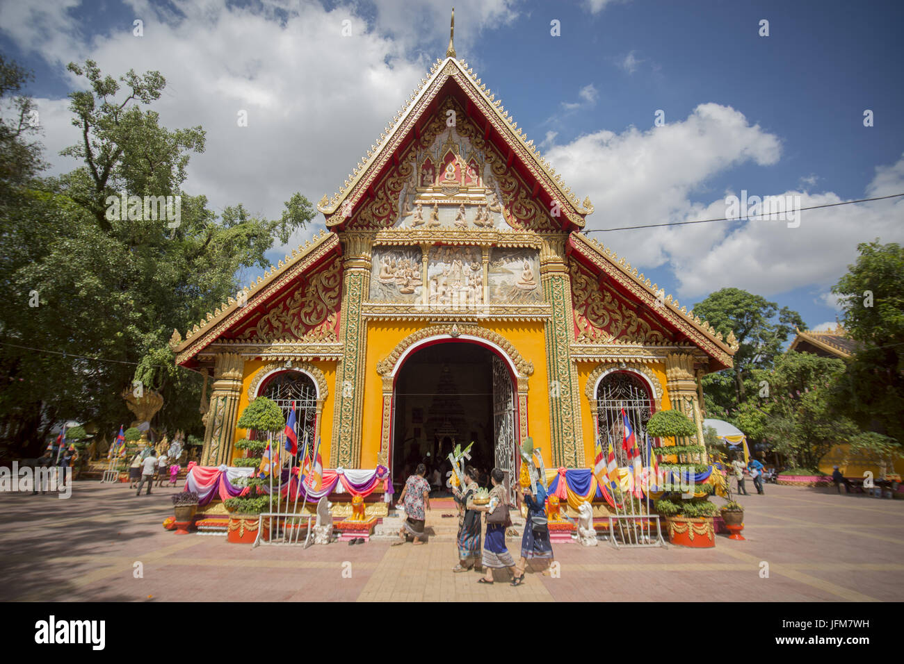 LAOS VIENTIANE WAT SI MUANG Stock Photo - Alamy