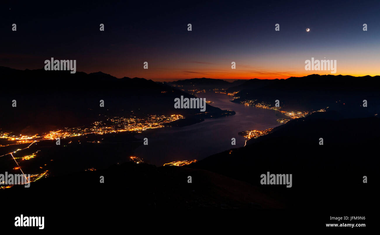 Lake como at night italy hi-res stock photography and images - Alamy