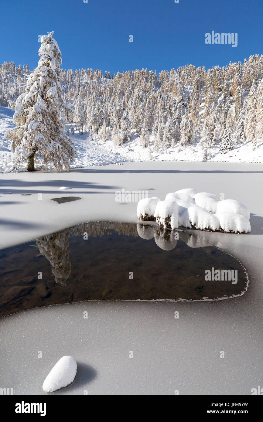 Partially frozen alpine lake hi-res stock photography and images - Alamy