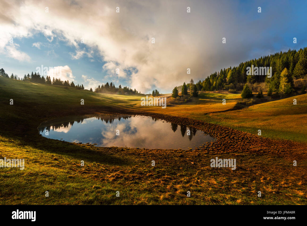 Lodge verde hi-res stock photography and images - Alamy