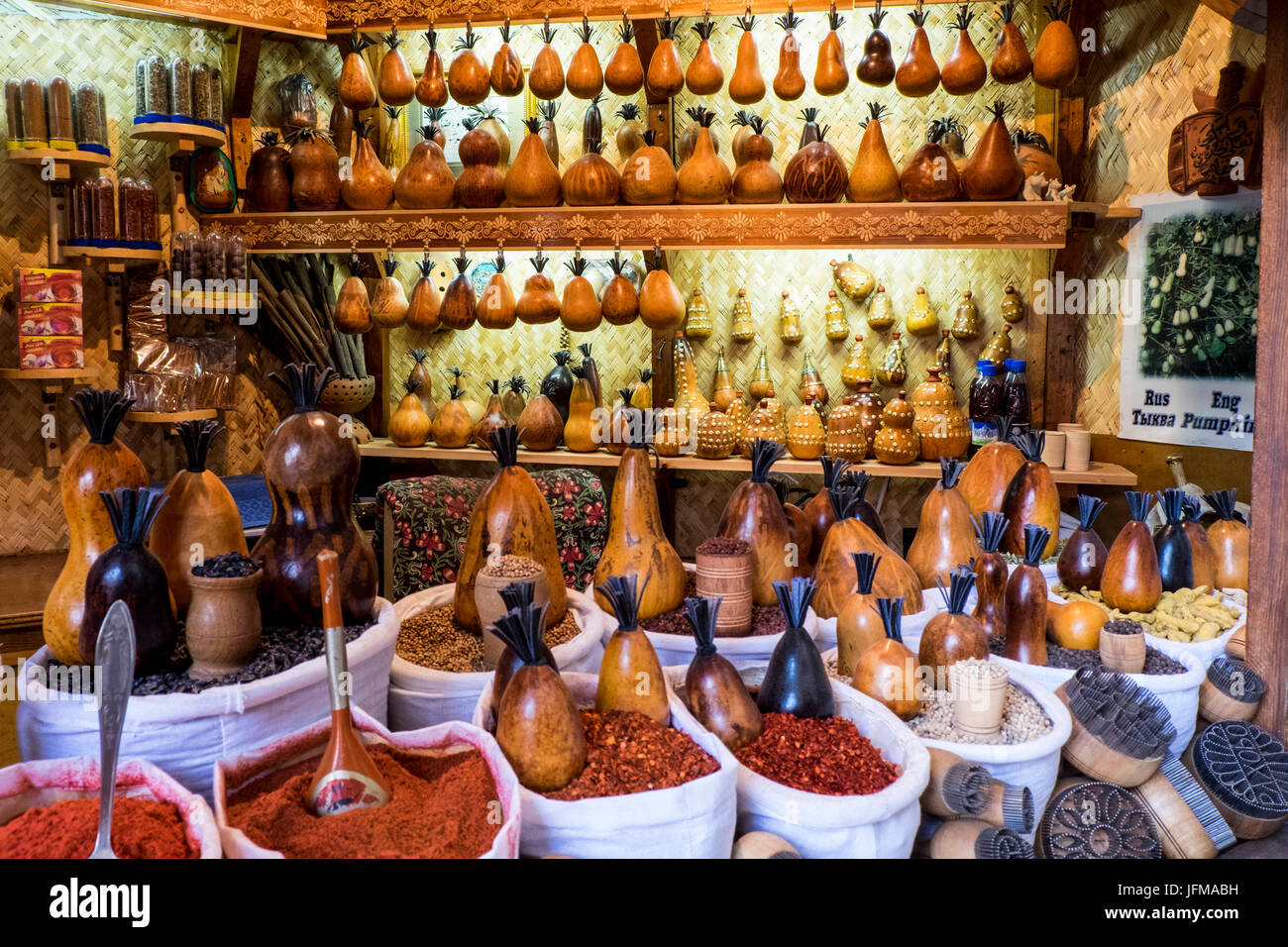 Pumpinks and spices shop hi-res stock photography and images - Alamy