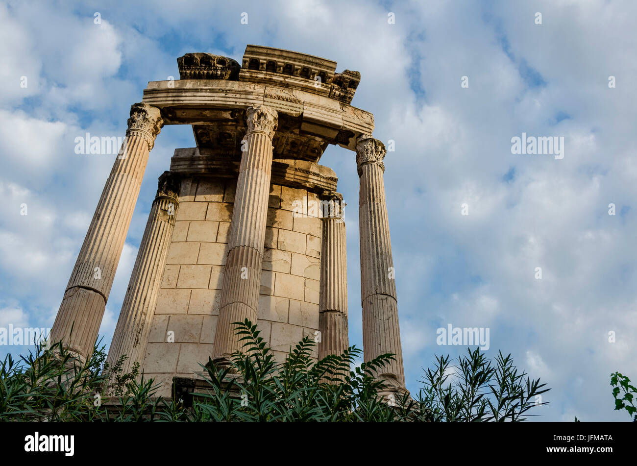 The temple of vesta rome hi-res stock photography and images - Alamy