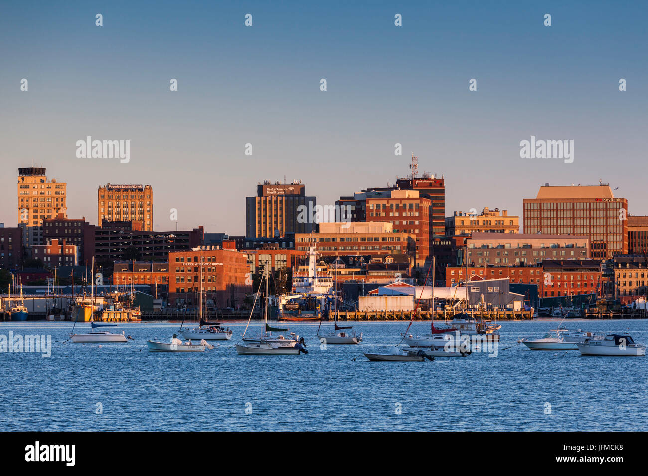 Portland skyline hi-res stock photography and images - Alamy