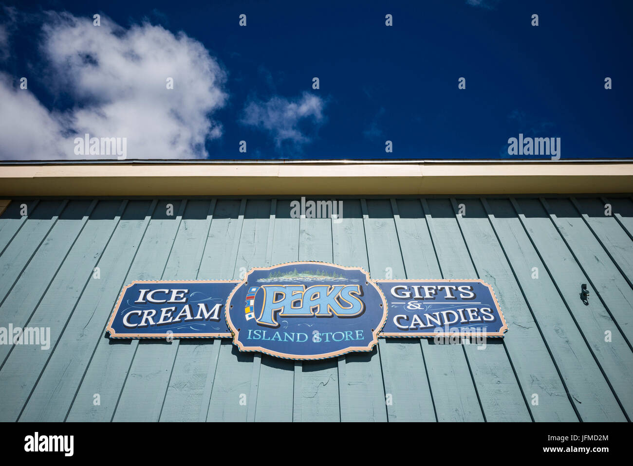 USA, Maine, Portland, Casco Bay, Peaks Island, Peaks Island Store, sign ...