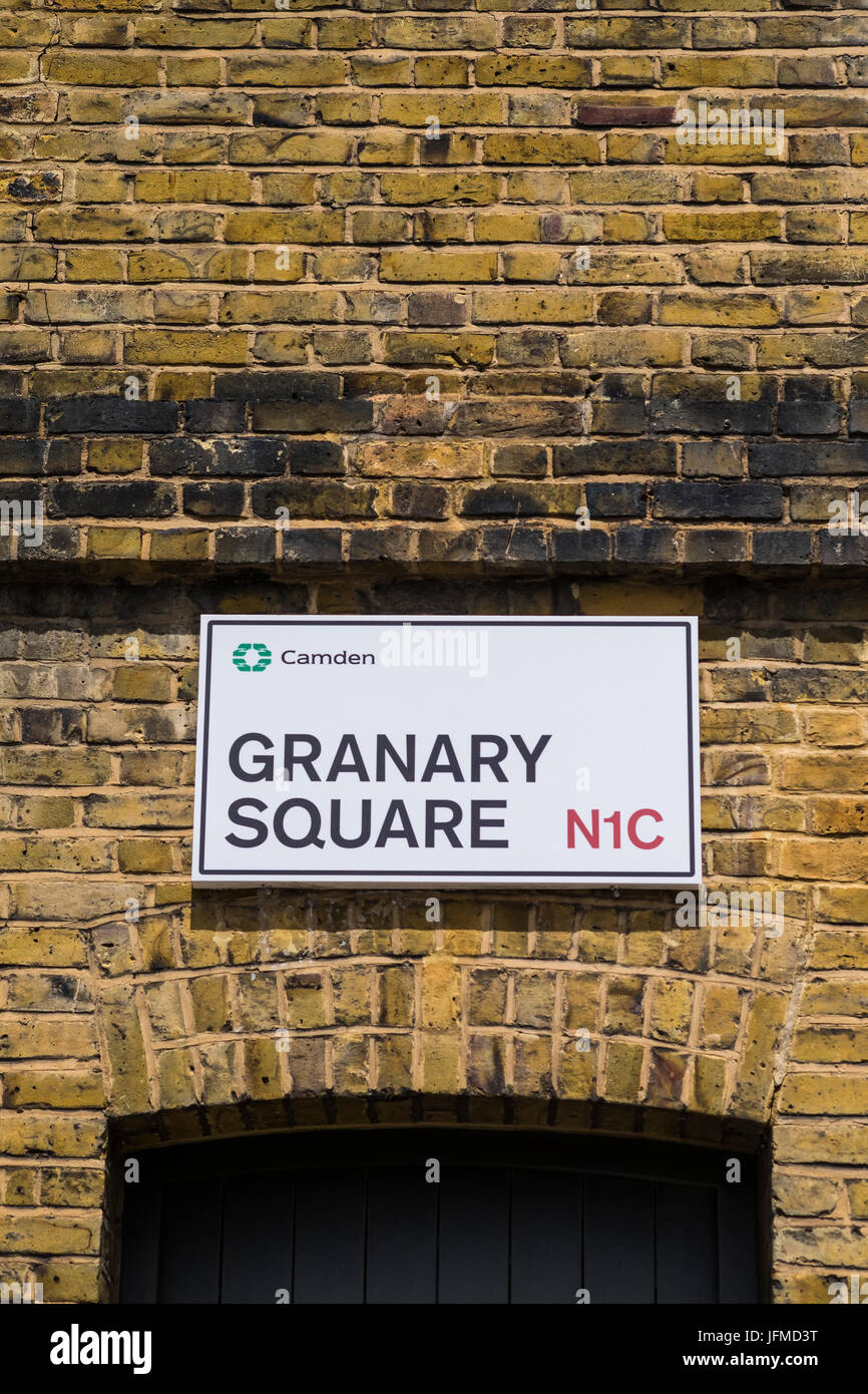 Granary Square at the heart of the regeneration of the King's Cross ...