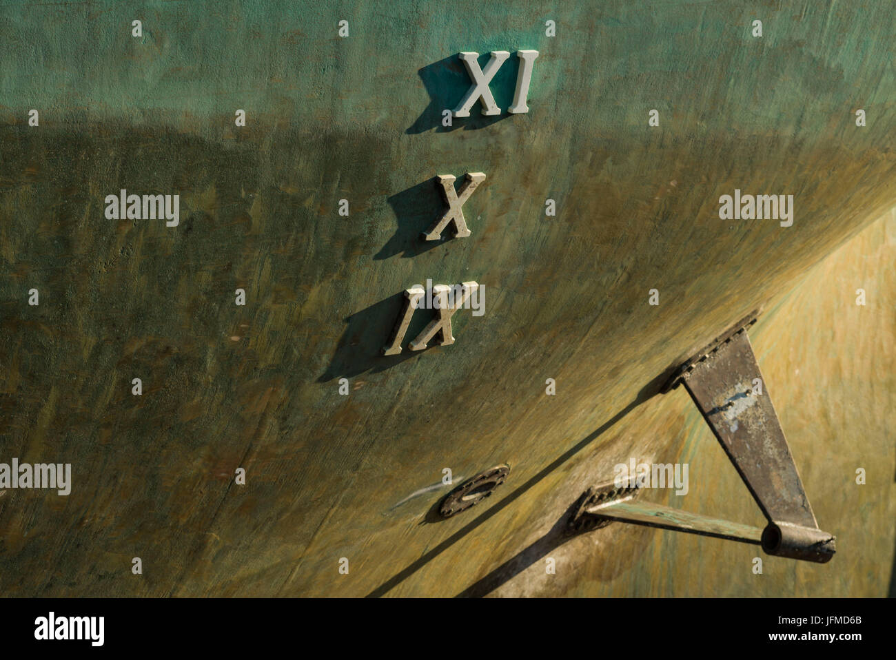 Tallship hull waterline markings hi-res stock photography and images ...