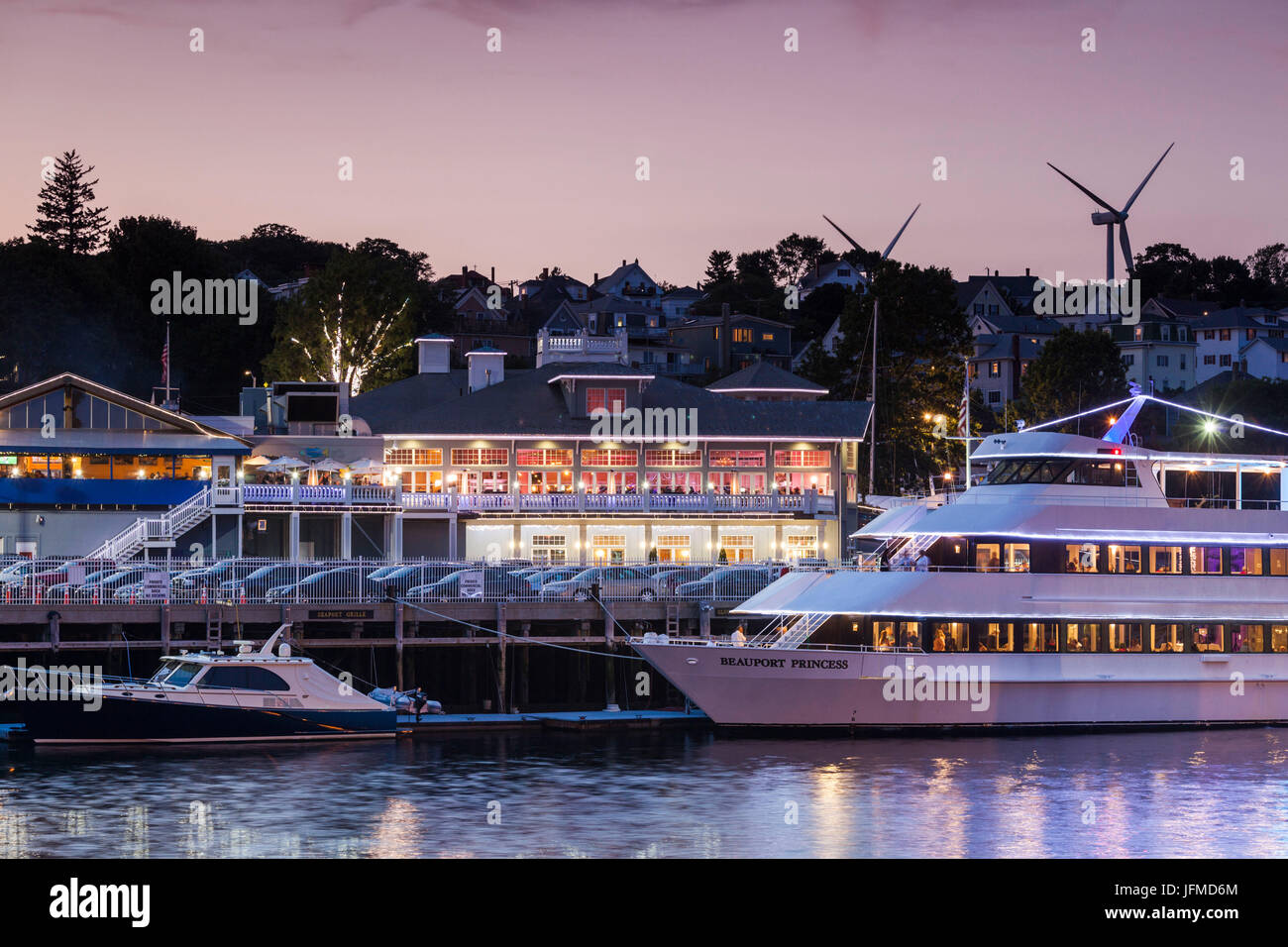 USA, Massachusetts, Cape Ann, Gloucester, Gloucester Cruiseport, dusk ...